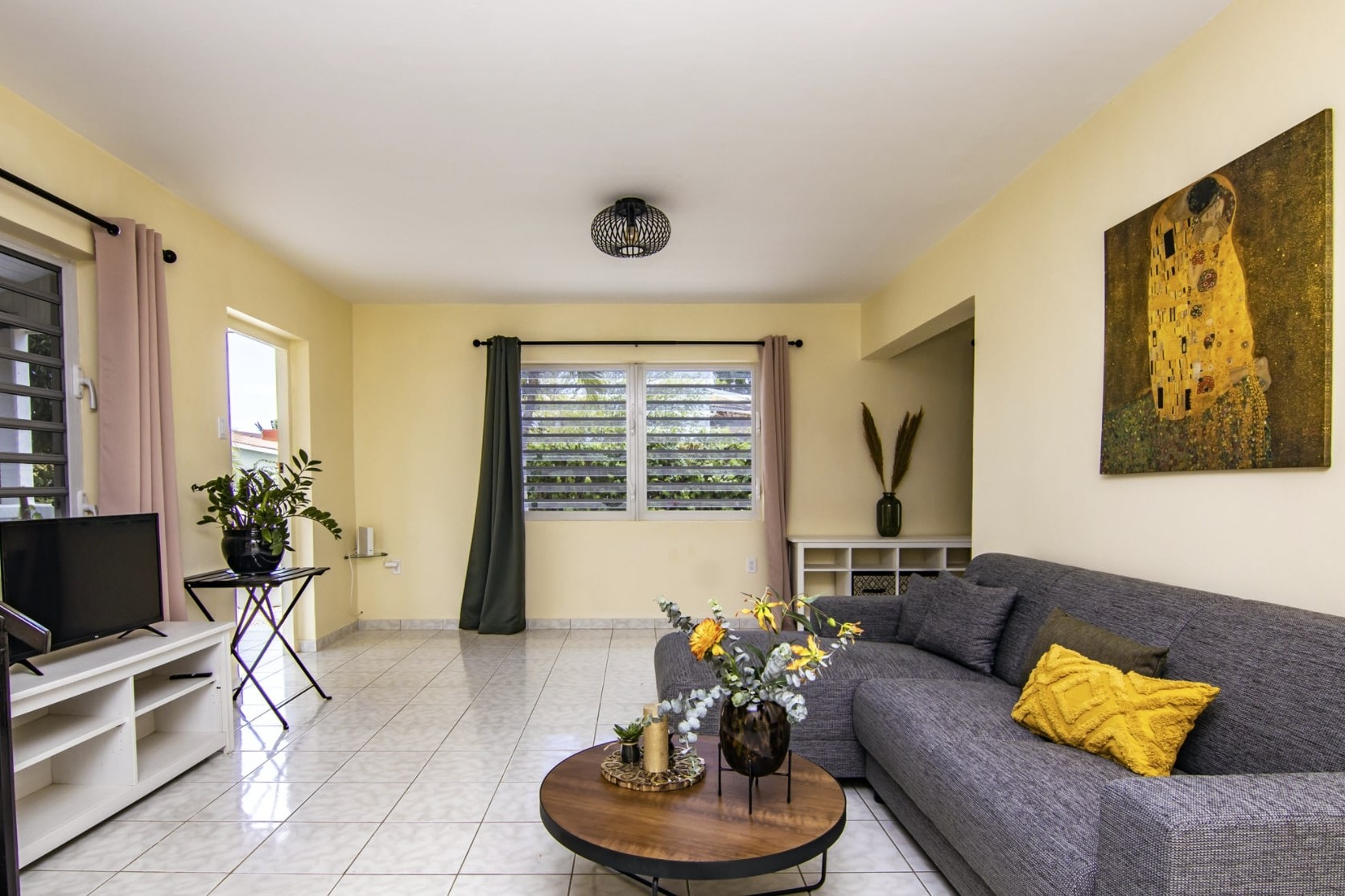 Curacao | Rushkult.com